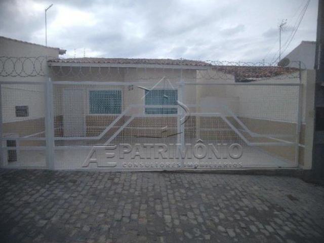 CASA COM 2 QUARTOS SENDO 1 SUITE NO WANEL VILLE