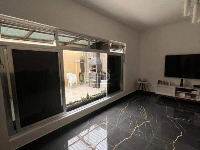 Casa com 2 quartos, sendo 1 suites, 4 vagas de garagem Vila Rosa