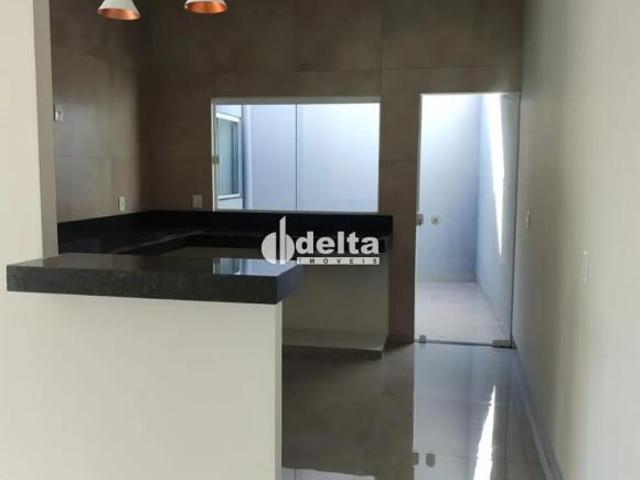 Casa com 2 quartos sendo sendo 1 suíte disponível para venda no bairro em Uberlândia MG