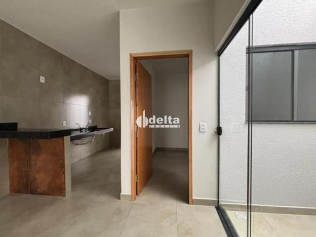 Casa com 2 quartos sendo sendo 1 suíte disponível venda no bairro em Uberlândia MG
