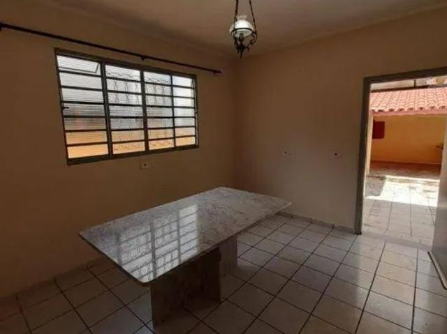 Casa com 2 Quartos para venda ou aluguel, 130m² Centro