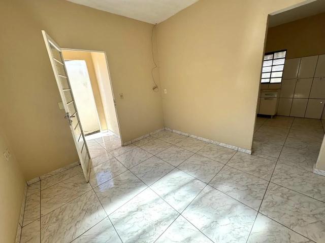 Casa com 2 quartos para alugar, 125 m² por R$ 1.672/mês Jardim Maria Rosa Campinas/SP