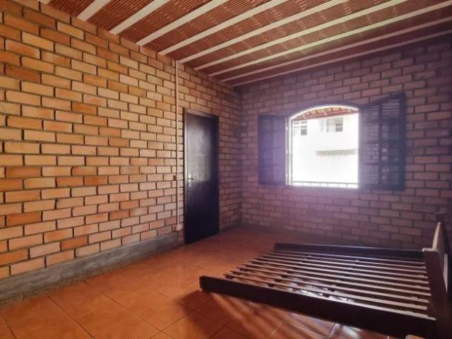 Casa com 2 Quartos para alugar, 150m² Centro