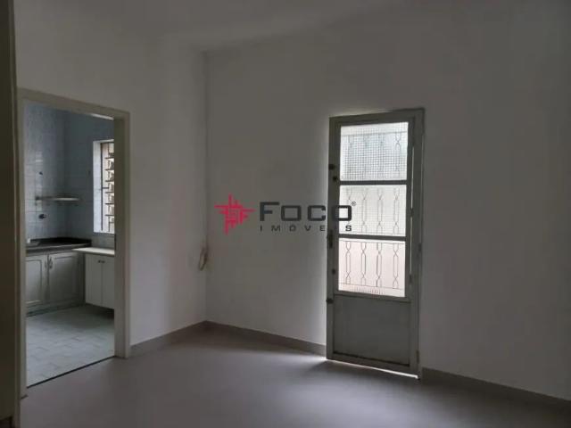 Casa com 2 Quartos para alugar, 200m² Jardim Bela Vista