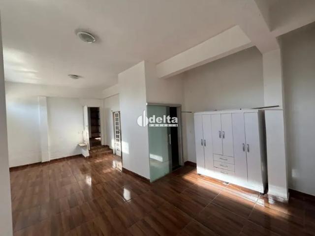 Casa com 2 Quartos para alugar, 270m² Osvaldo Rezende