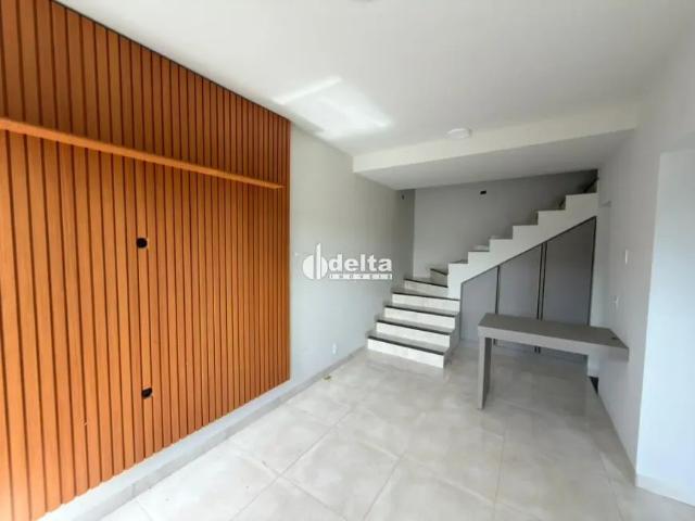 Casa com 2 Quartos para alugar, 90m² Novo Mundo