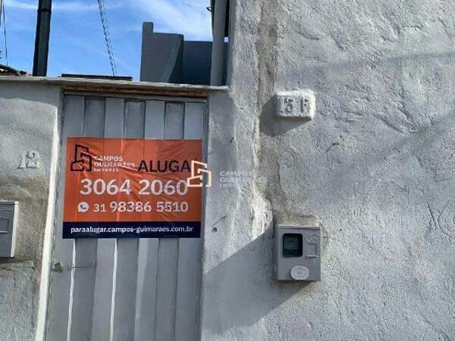 Casa com 2 quartos para alugar no bairro Candelária, 45m²