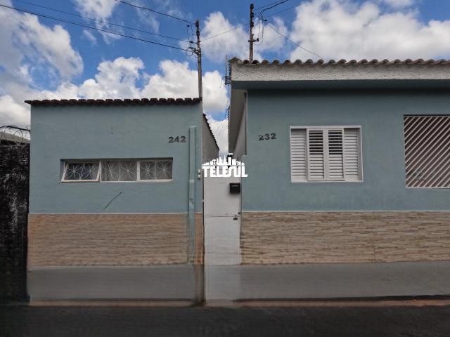 Casa com 2 quartos para alugar no bairro Centro