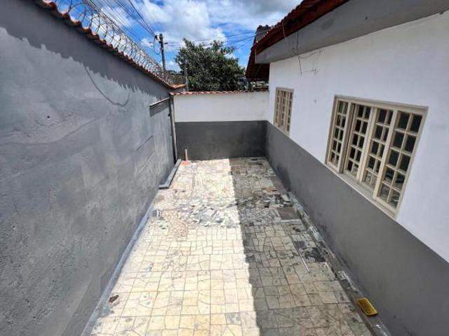 Casa com 2 quartos para alugar no bairro Conjunto Habitacional Centenário, 60m²