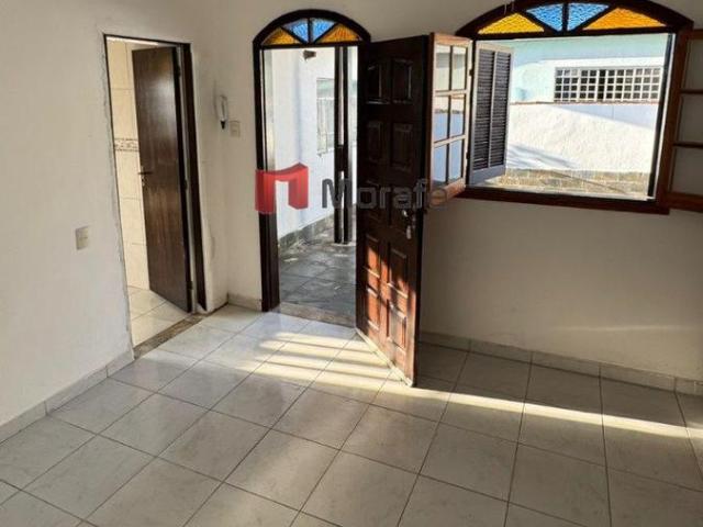 Casa com 2 quartos para alugar no bairro Guarani, 80m²