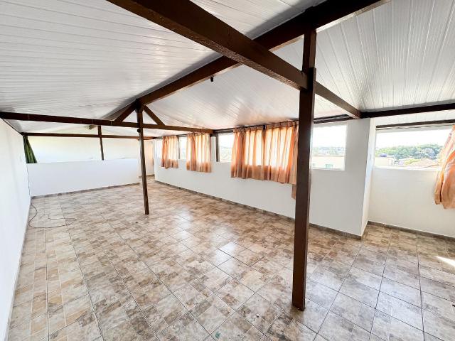 Casa com 2 quartos para alugar no bairro Tijuca, 70m²