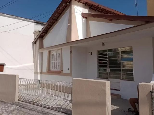 Casa com 2 quartos para alugar na Rua Alcaide Mor Camargo, 1, Alto de São João, Taubaté