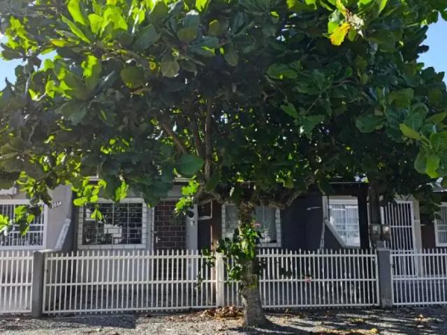Casa com 2 quartos para alugar na Rua 335 Emiliano Perneta, 1203, Barra do Sai, Itapoá