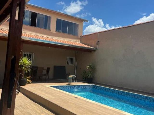 Casa com 2 Quartos, Piscina, Área Gourmet e Espaço Extra próximo à BR