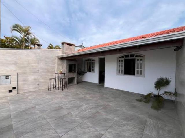 Casa com 2 Quartos próximo a Praia no bairro Brejatuba Guaratuba/PR