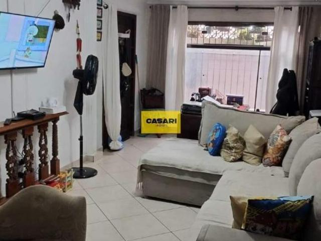 Casa com 2 quartos, quintal,2 banheiros, área de lazer e fácil acesso ao comércio