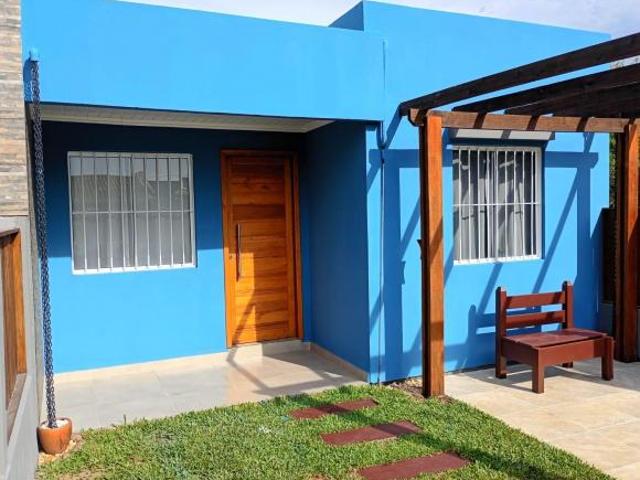 Casa com 2 quartos, vaga de garagem e com pátio Jardim Éden