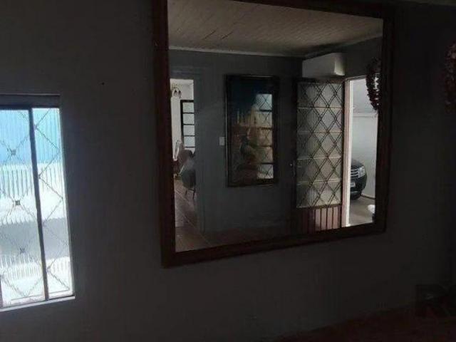 Casa com 2 quartos, vagas de garagem, piscina, bairro Sarandi, Porto Alegre/RS