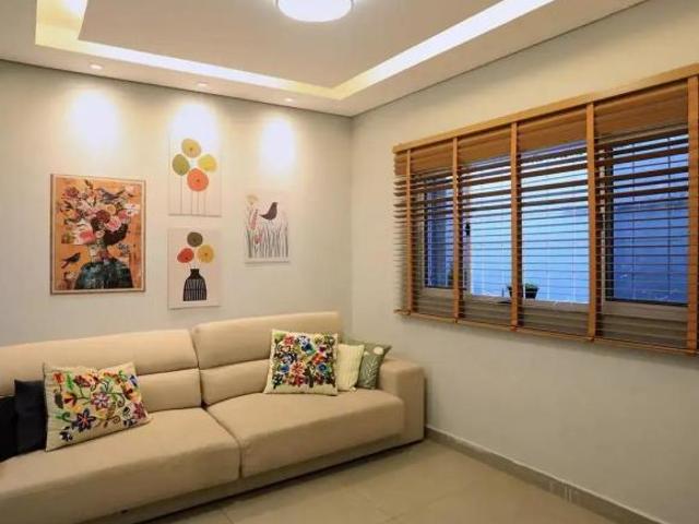 Casa com 2 Quartos, Varanda, 2 Vagas no Sagrada Família em Belo Horizonte