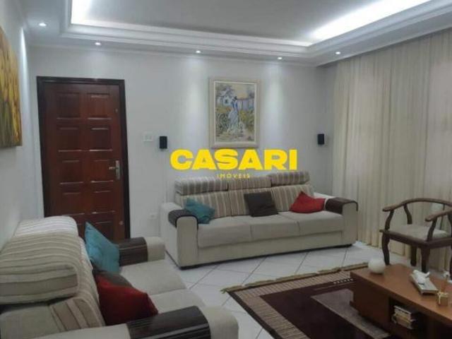Casa com 2 Residências no Jardim Ocara – 5 Dormitórios, Área Gourmet e 4 Vagas – Santo André