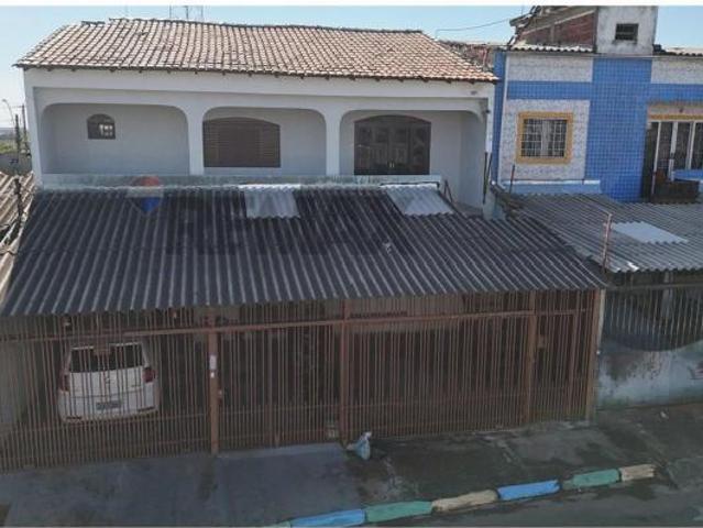 Casa com 2 residências com habite se aceita financiamento e FGTS