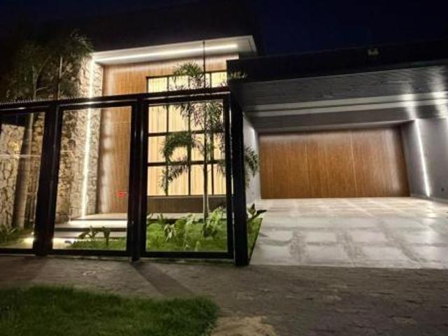CASA COM 2 SUÍTES, 1 QUARTO E PISCINA NO JARDIM DIAS II EM MARINGÁ PR