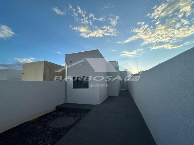 Casa com 2 suites á venda no Setor Lagoa Quente