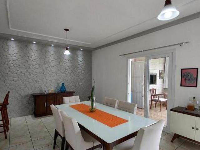 Casa com 2 suítes e piscina no Bairro Silva em Sapucaia do Sul