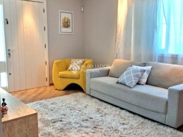 Casa com 2 suítes e piscina na Feitoria