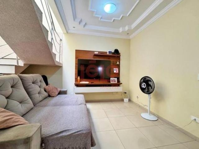 CASA COM 2 SUITES E 1 QUARTO