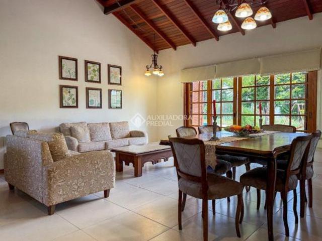 Casa com 2 suítes em Gramado