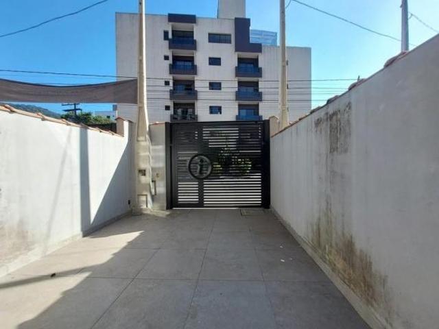 Casa com 2 suítes na praia da enseada