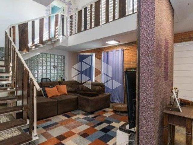 Casa com 2 Suítes no bairro Sarandi