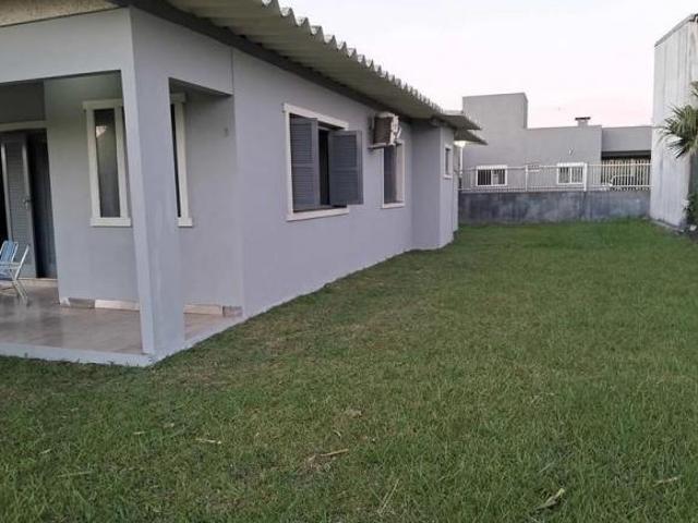 Casa com 2 terrenos à venda