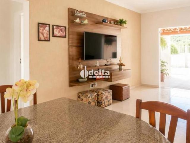Casa com 2v quartos disponível para venda no bairro Jardim Brasília em Uberlândia MG
