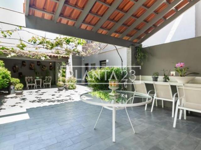 Casa com 300 m², 4 quartos sendo 1 suíte à venda no bairro Jardim Paulistano