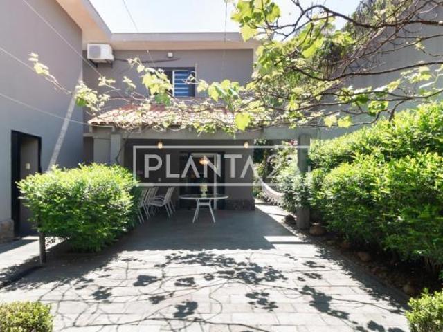 Casa com 300 m², 4 quartos sendo 1 suíte à venda no bairro Jardim Paulistano