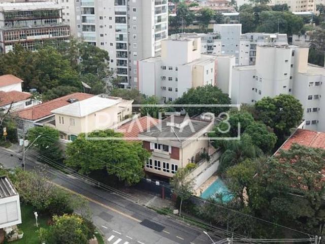Casa com 300 m², 4 quartos sendo 1 suíte à venda no bairro Lapa