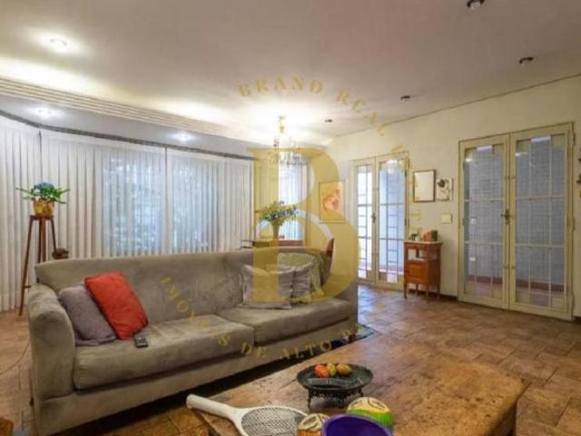 Casa com 300 m², 5 quartos sendo 2 suítes à venda no bairro Paraíso