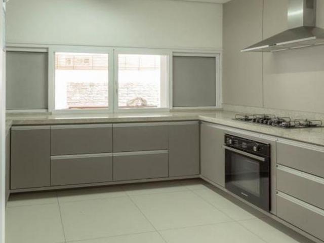 Casa com 300 m² 3 quartos à venda em Vila Brás Cubas