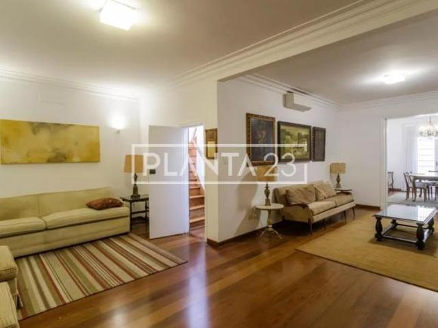 Casa com 300 m², 3 quartos sendo 3 suítes à venda no bairro Jardim Europa