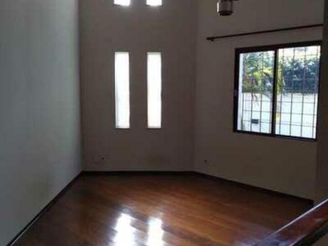 Casa com 300 m² de área útil, terreno com 510m², 3 suítes, 4 vagas