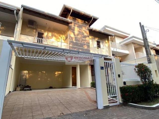 Casa com 300 m² e 4 quartos à venda em Parque das Flores