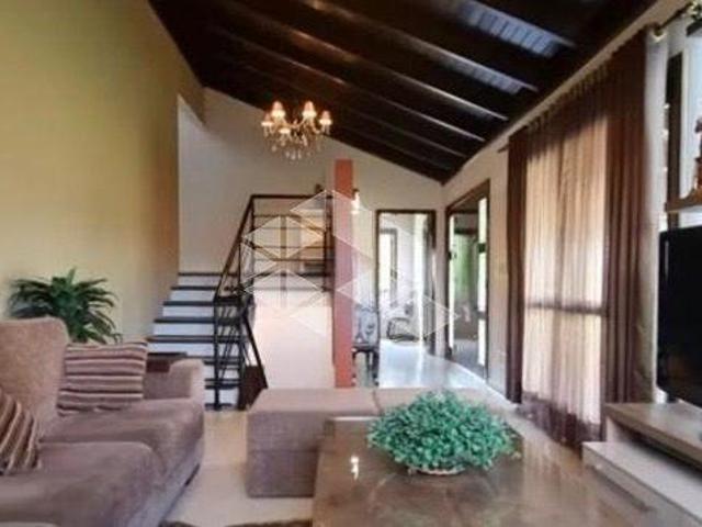 Casa com 300m2 localizada no Bairro São Luiz em Caxias Do Sul