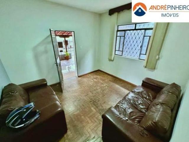 Casa com 300m² 4 Quartos 2 Banhos e 4 Vagas no Planalto em BH MG!
