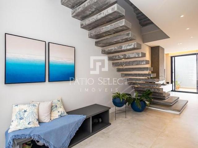Casa com 302.75 m², 3 quartos sendo 2 suítes à venda no bairro Campo Comprido