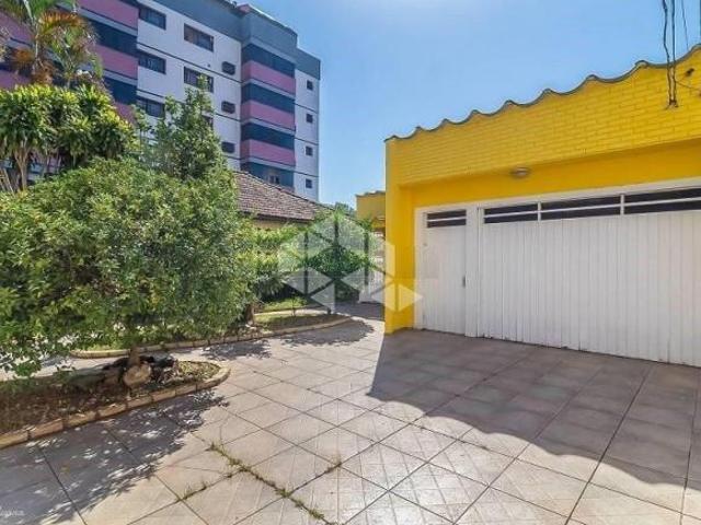 CASA COM 308M2 E EDÍCULA COM ENTRADA SEPARADA NO BOA VISTA
