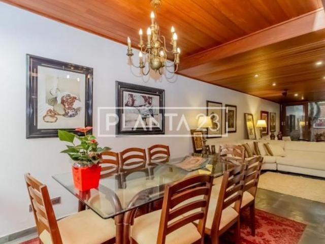 Casa com 310 m², 4 quartos sendo 2 suítes à venda no bairro Indianópolis