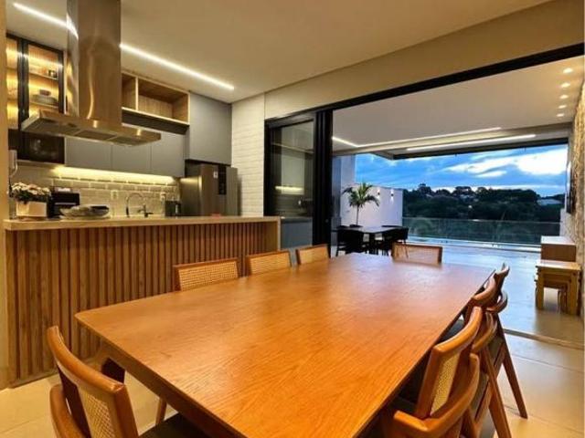 Casa com 318 metros², 3 quartos, piscina e churrasqueira em Vespasiano MG