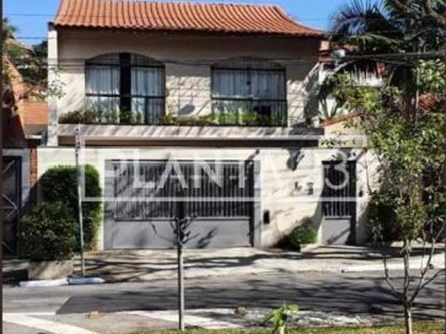 Casa com 319 m², com 3 quartos sendo 1 suíte à venda no bairro Sumarezinho